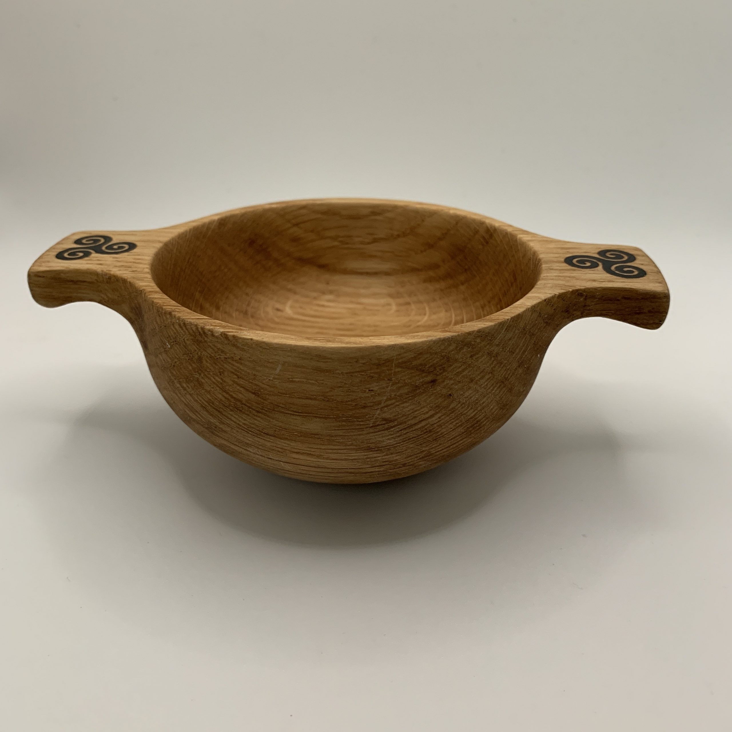 Scottish Oak Whisky Quaich with engraved Triskele design (Large ...